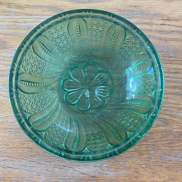 Anchor Hocking | Accents | Anchor Hocking Green Glass Bowl | Poshmark